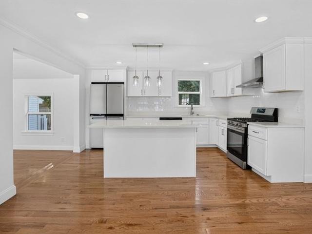 46 Richardson, Lowell, MA 01850
