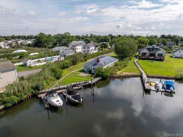 46 Riverdale Ave, Massapequa, NY 11758