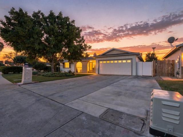 46 S Olive St, Lemoore, CA 93245