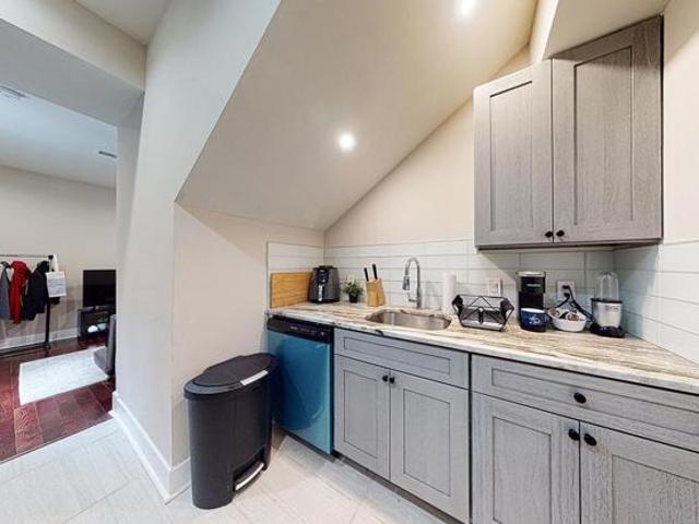 46 S 44th St #UNIT 1 Philadelphia, PA 19104