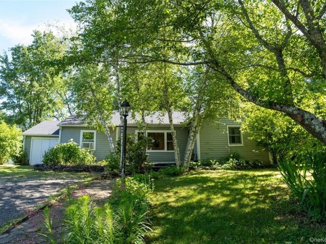 46 Schoonmaker Ln, Stone Ridge, NY 12484