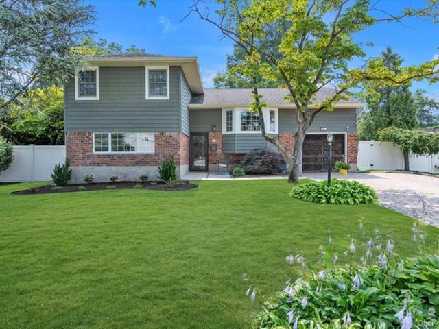 46 Sherbrooke Dr, Smithtown, NY 11787
