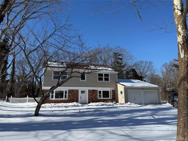 46 Sycamore Cir, Stony Brook, NY 11790