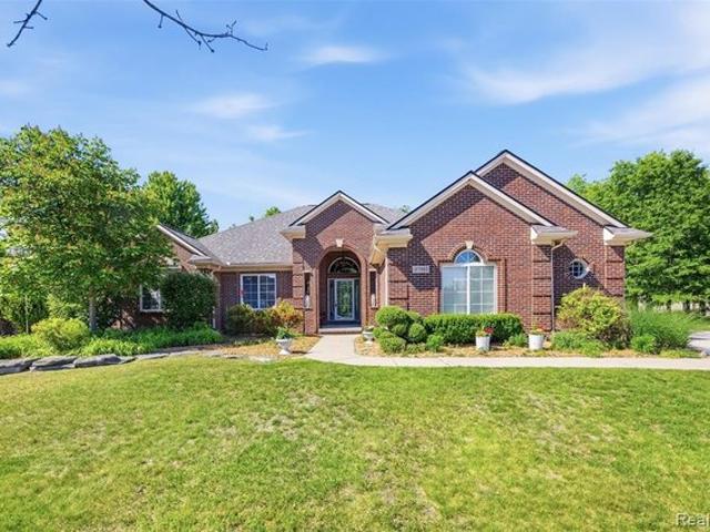 47041 Hidden River Cir N, Canton, MI 48188