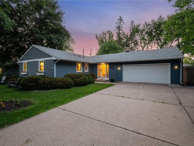 4704 W 70th St, Edina, MN 55435