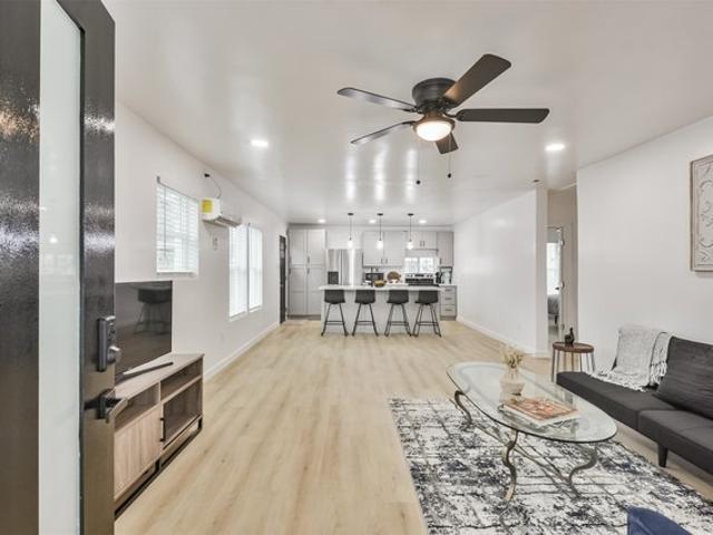 4705 Pease St, Houston, TX 77023