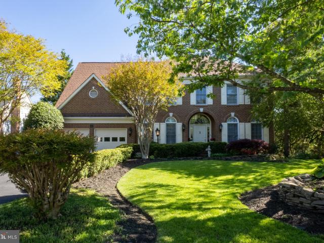 4705 Rippling Pond Dr, Fairfax, VA 22033 | MLS #VAFX2306 | Compass