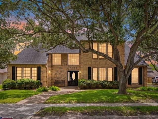 4705 Schwerin Lake Dr, Corpus Christi, TX 78413