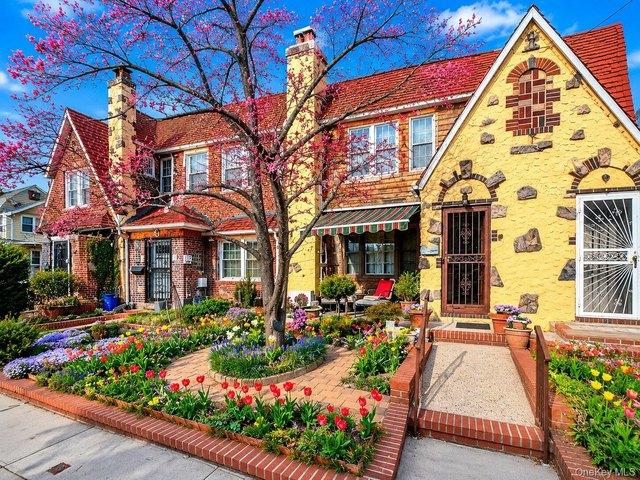 4705 th St, Flushing, NY 11358