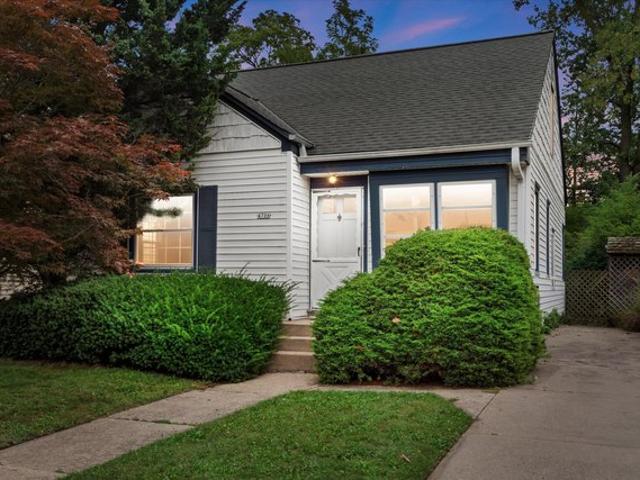4706 N Hollywood Ave, Whitefish Bay, WI 53211