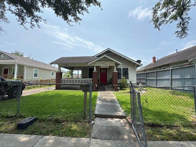 4706 Woodside St, Houston, TX 77023