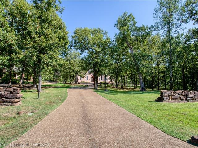 4707 Oak Hollow Lane