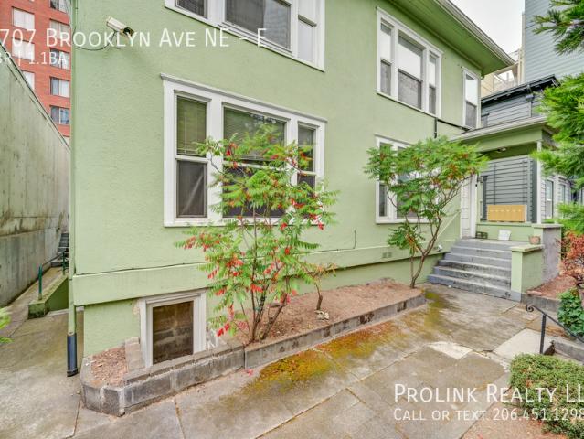 4707 Brooklyn Ave NE, 4 beds, 1 full and 1 half bath