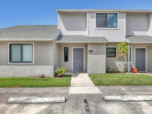 4707 Pier Dr, Greenacres, FL 33463