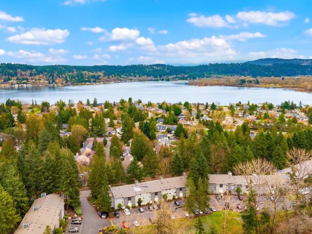 4707 W lake sammamish Parkway SE # d304