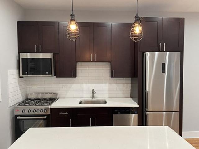4700 N. Central Ave/5600 06 W. Leland Ave One Bedroom