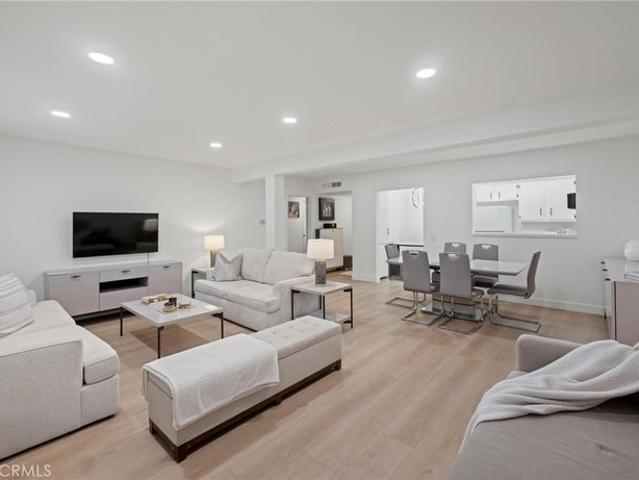4700 Natick Ave Unit 204, Sherman Oaks, CA 91403