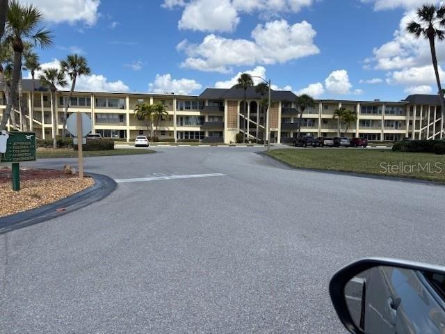 4700 Cove Cir Apt 203, Saint Petersburg, FL 33708
