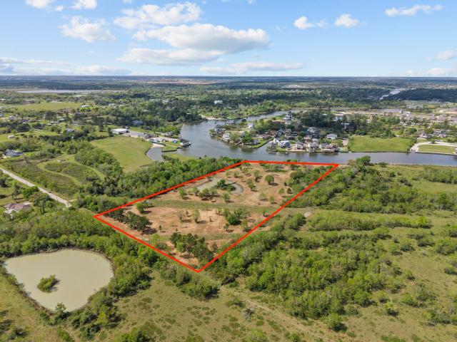 4700 Starboard Ln, Dickinson, TX 77539 | MLS #57948
