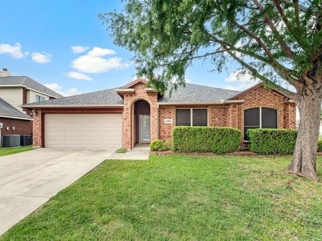 4700 Woodhaven Ln, Haltom City, TX 76137