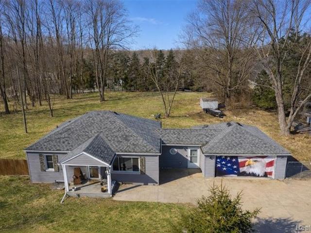 4701 Clintonville Rd, Clarkston, MI 48346