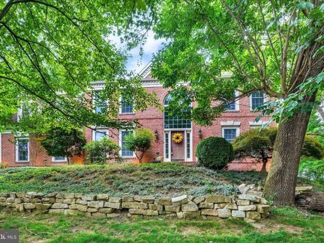 4701 Rock Ledge Dr, Harrisburg, PA 17110