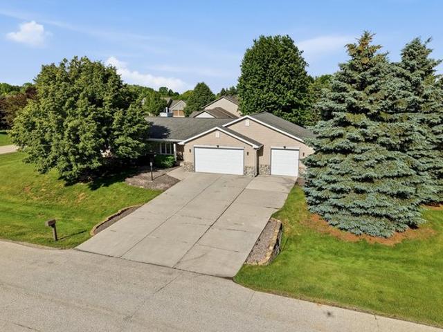 4702 Hunters Glen Dr, Sheboygan, WI 53083