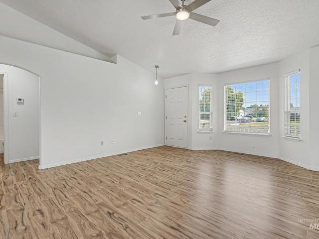4702 Layton