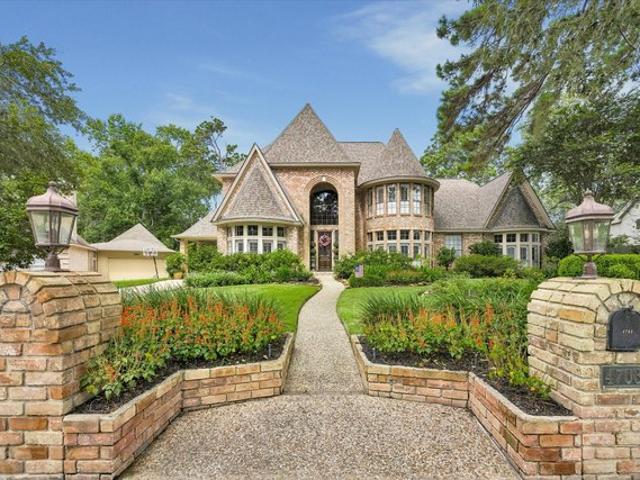 4703 Breezy Point Dr, Kingwood, TX 77345
