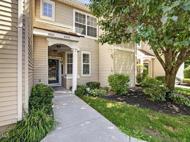 4703 S Foxwood Dr, Clifton Park, NY 12065
