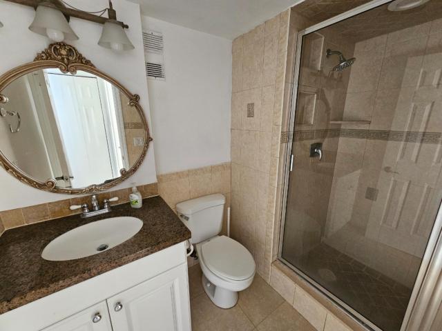 470 Executive Center Dr, Unit 2G, West Palm Beach, FL 33401 | MLS #R11167