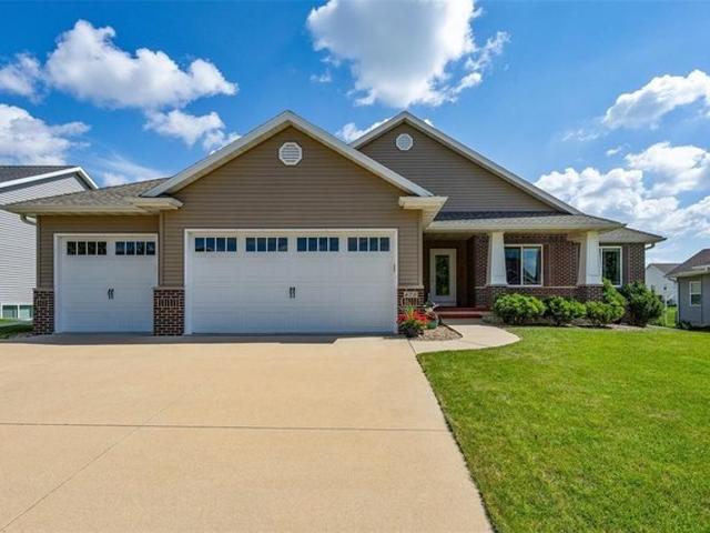 470 Oak Park Cir, Marion, IA 52302