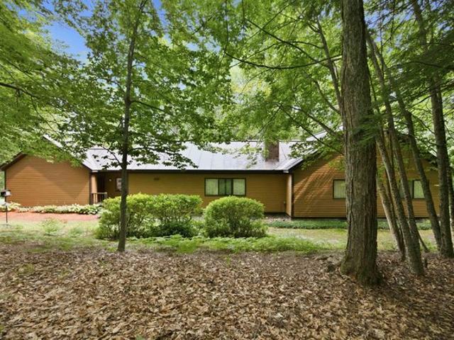 470 Morgan Rd, Hartford, VT 05059