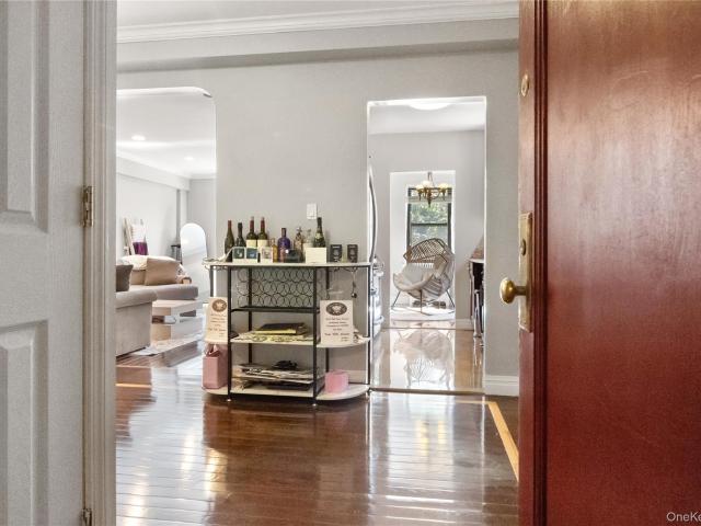 470 N Broadway B23