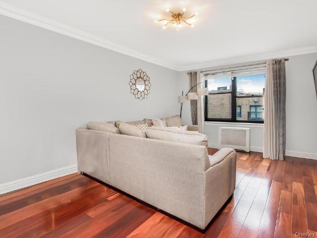 470 N Broadway B34