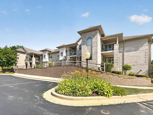 470 N Silverbrook Dr Unit 202, West Bend, WI 53090