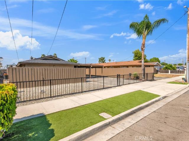 470 W Kimball