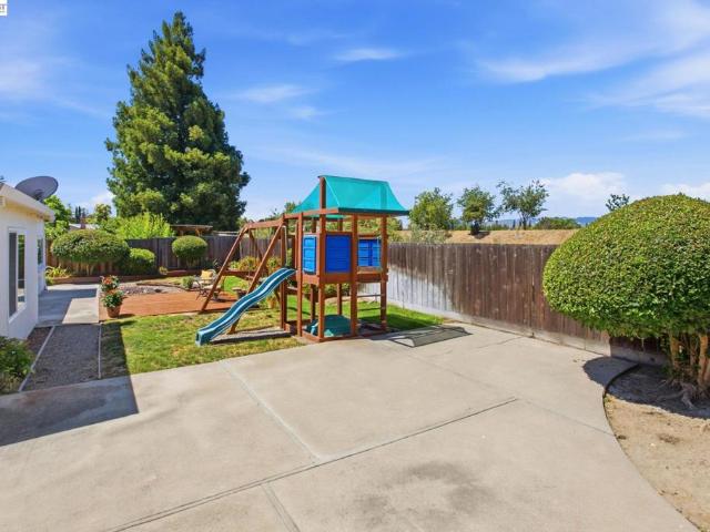 470 Yosemite Dr