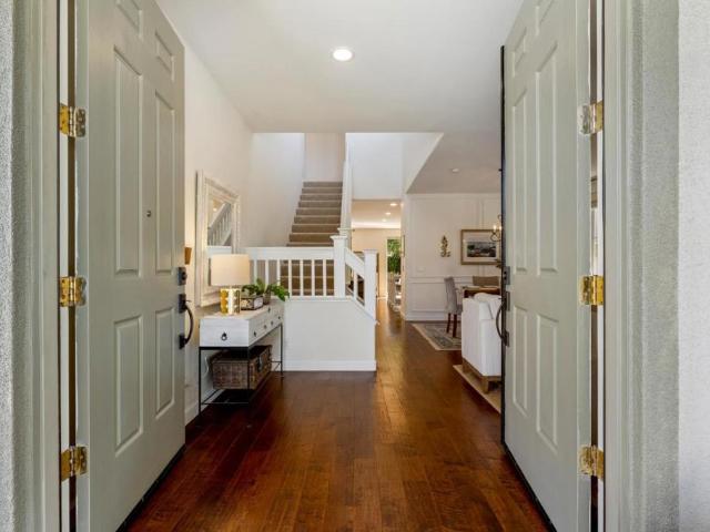 4715 Peninsula Point Drive