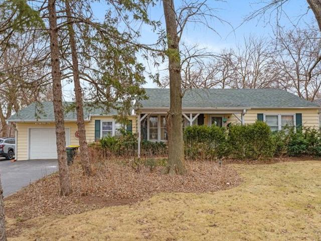 4715 W Crystal Lake Rd, Mchenry, IL 60050