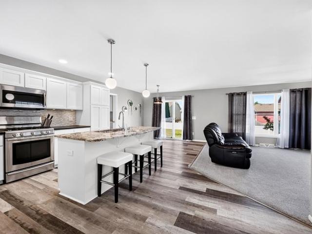 4716 Catalina Pkwy, McFarland, WI 53558