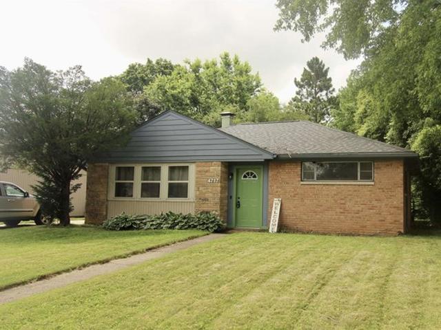 4717 Highcrest Rd, Rockford, IL 61107