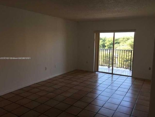 4717 7th St NW #402 10, Miami, FL 33126