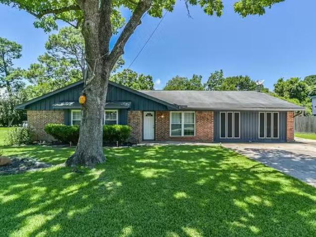 4718 Charles St, Seabrook, TX 77586 MLS 77107550