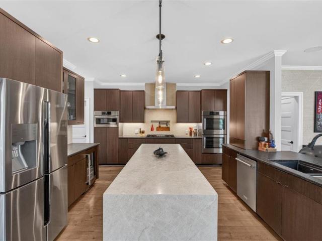 4719 Eskerhills