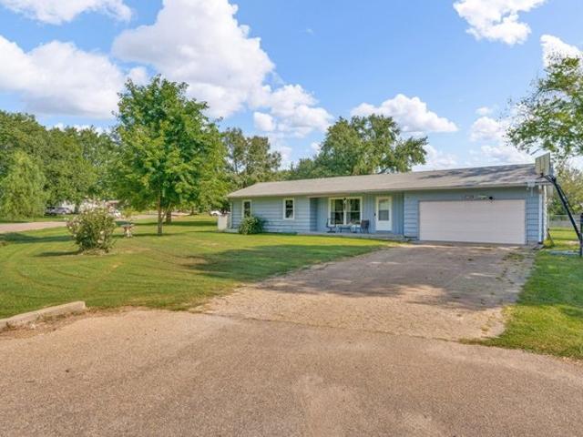4710 NW Hiawatha Pl, Topeka, KS 66618