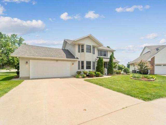 4710 Donald Dr, Cedar Falls, IA 50613
