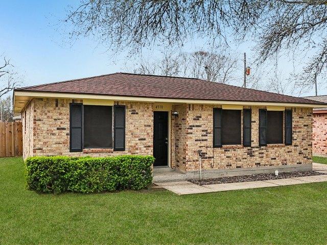 4710 Pine St, Seabrook, TX 77586