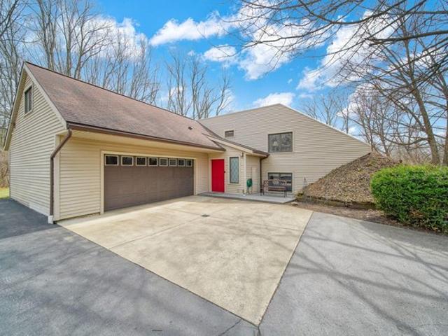 4711 Draper Rd, Jackson, MI 49203