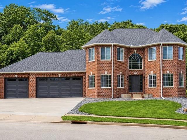 4712 Oakwood Hills Pkwy, Eau Claire, WI 54701